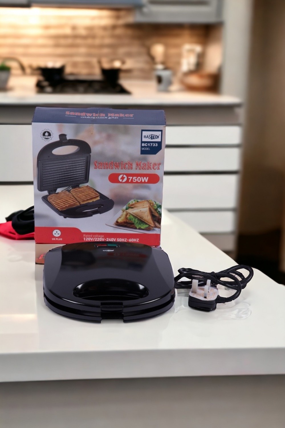 Easy-to-use sandwich heater with non-stick coating and cool handle 750W ...