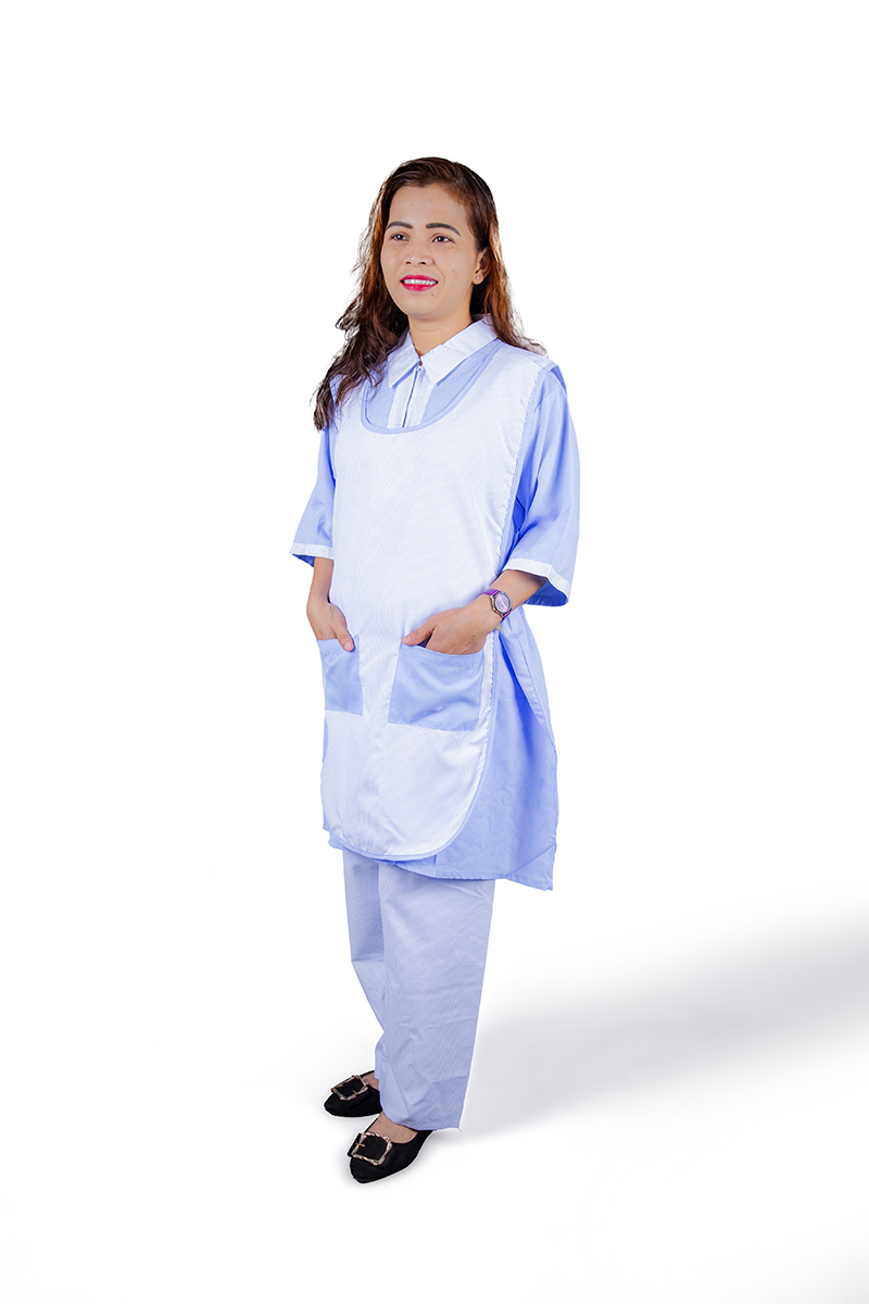 A 3-piece maid's uniform, plain fabric, short sleeves, an open collar ...