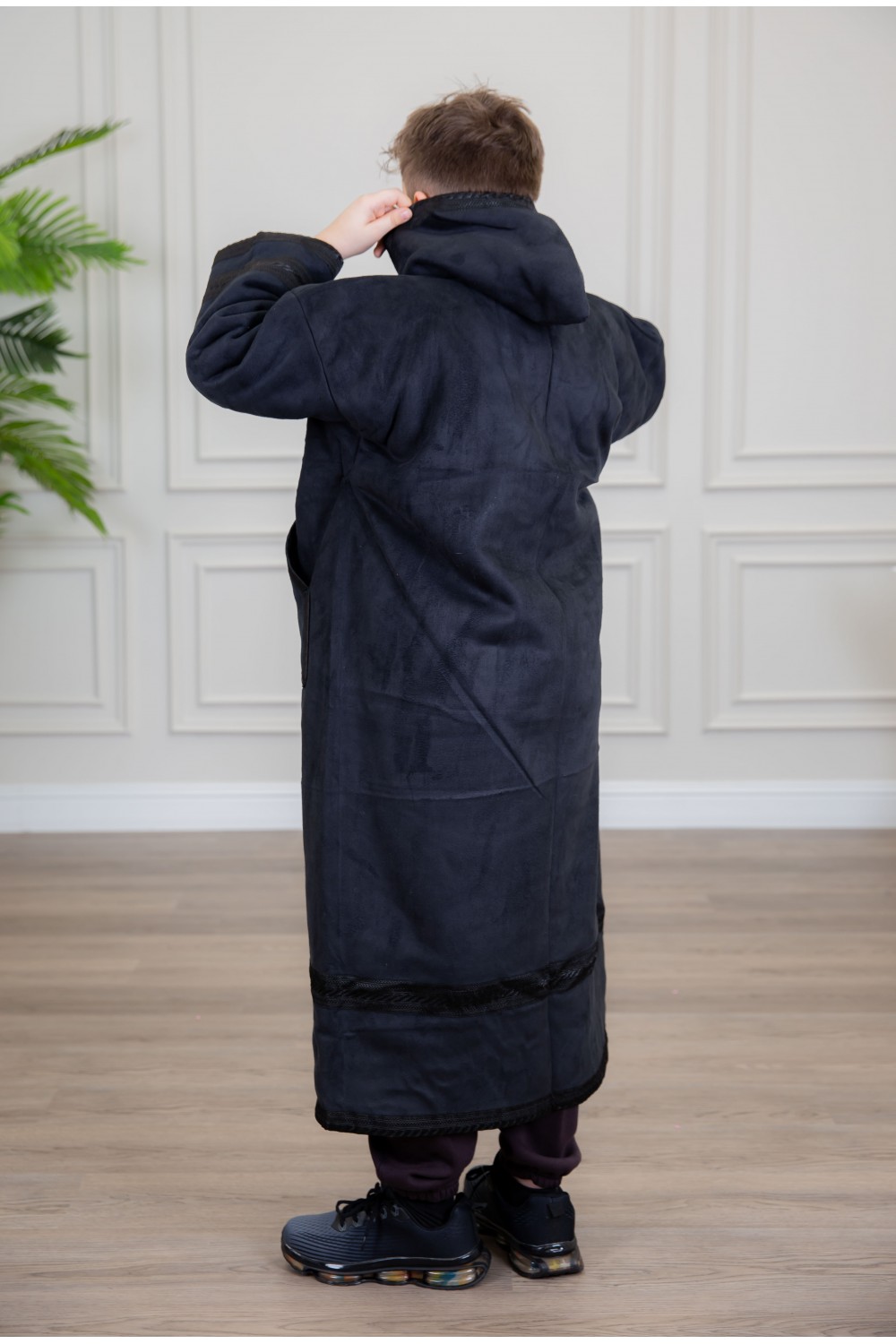 Stylish navy blue fur coat with black embroidered edges, long sleeves ...