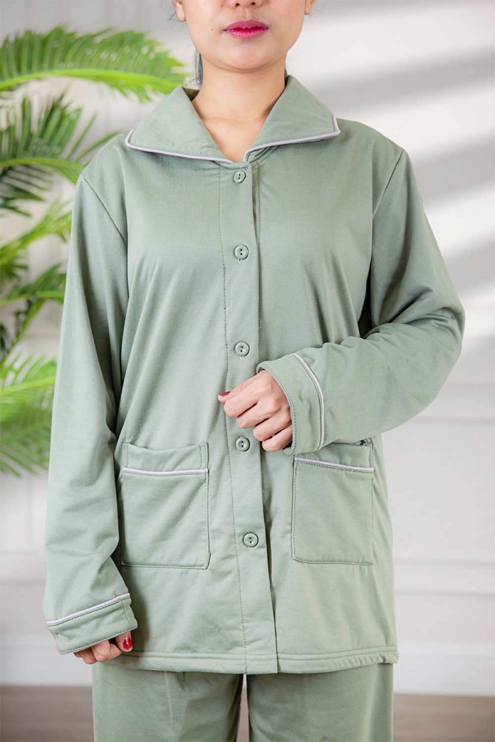 Two-piece plain pink work uniform with long sleeves, front button ...