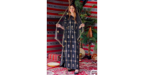 Women's black dress with short sleeves decorated with a print of the ...
